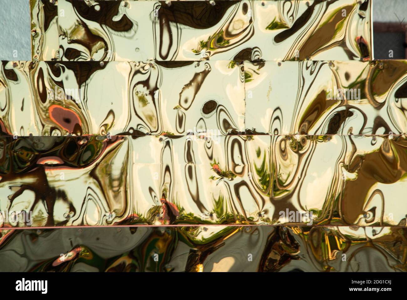 Metallic gold color, shiny reflective textured background Stock Photo ...