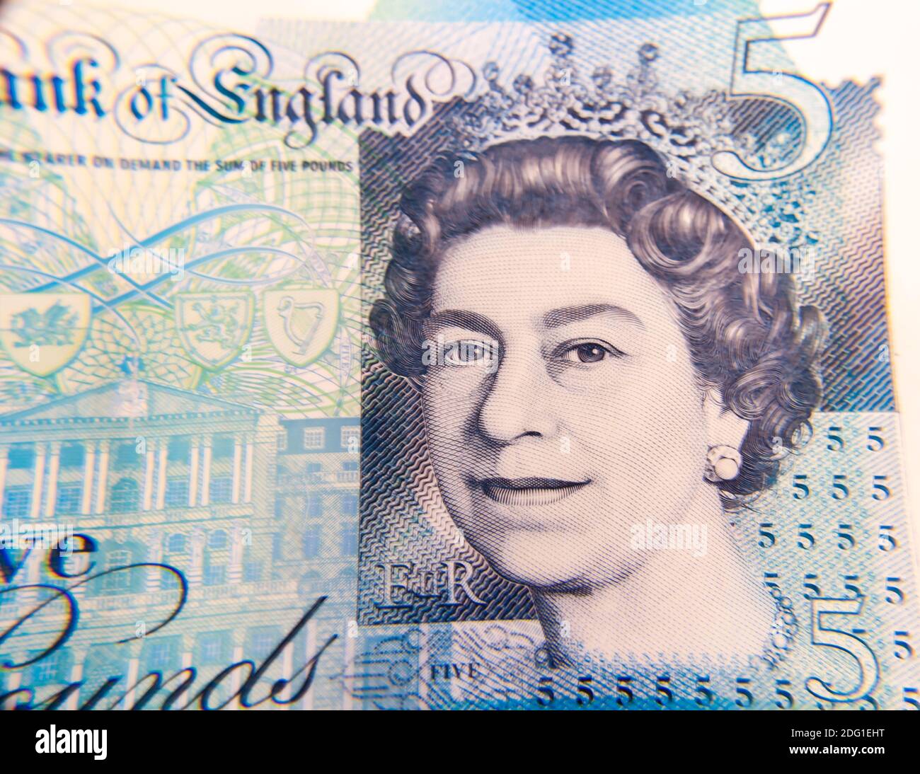 £5 pound note close up for Queen’s face Stock Photo - Alamy