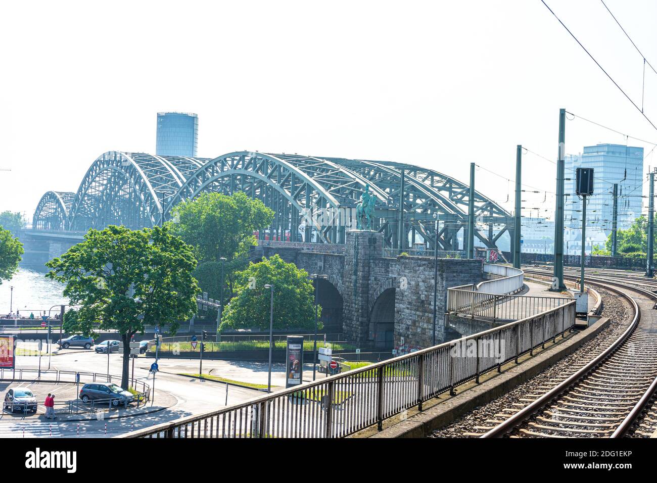 The famous Hohenzollern Bridge and railway station tracks in Cologne ...