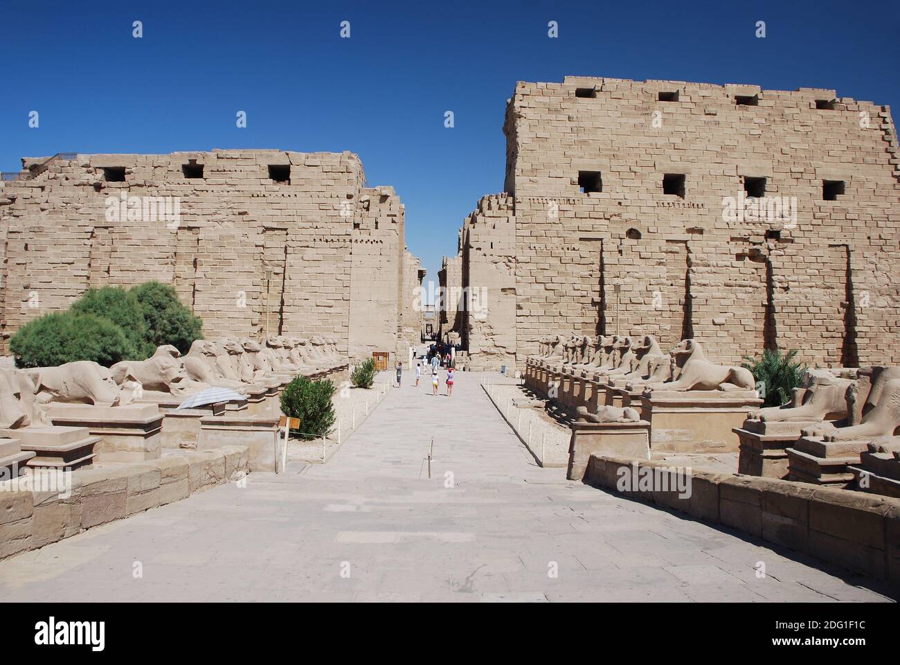 Temple complex egypt Stock Photo - Alamy