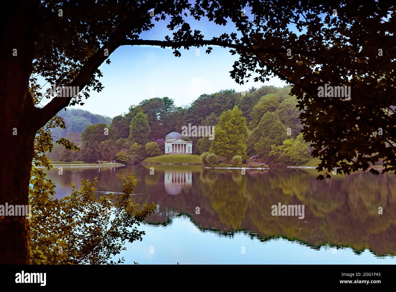 Stourhead lake spring hi-res stock photography and images - Alamy