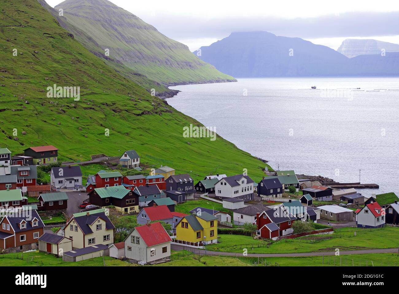 Village in shadow hi-res stock photography and images - Alamy