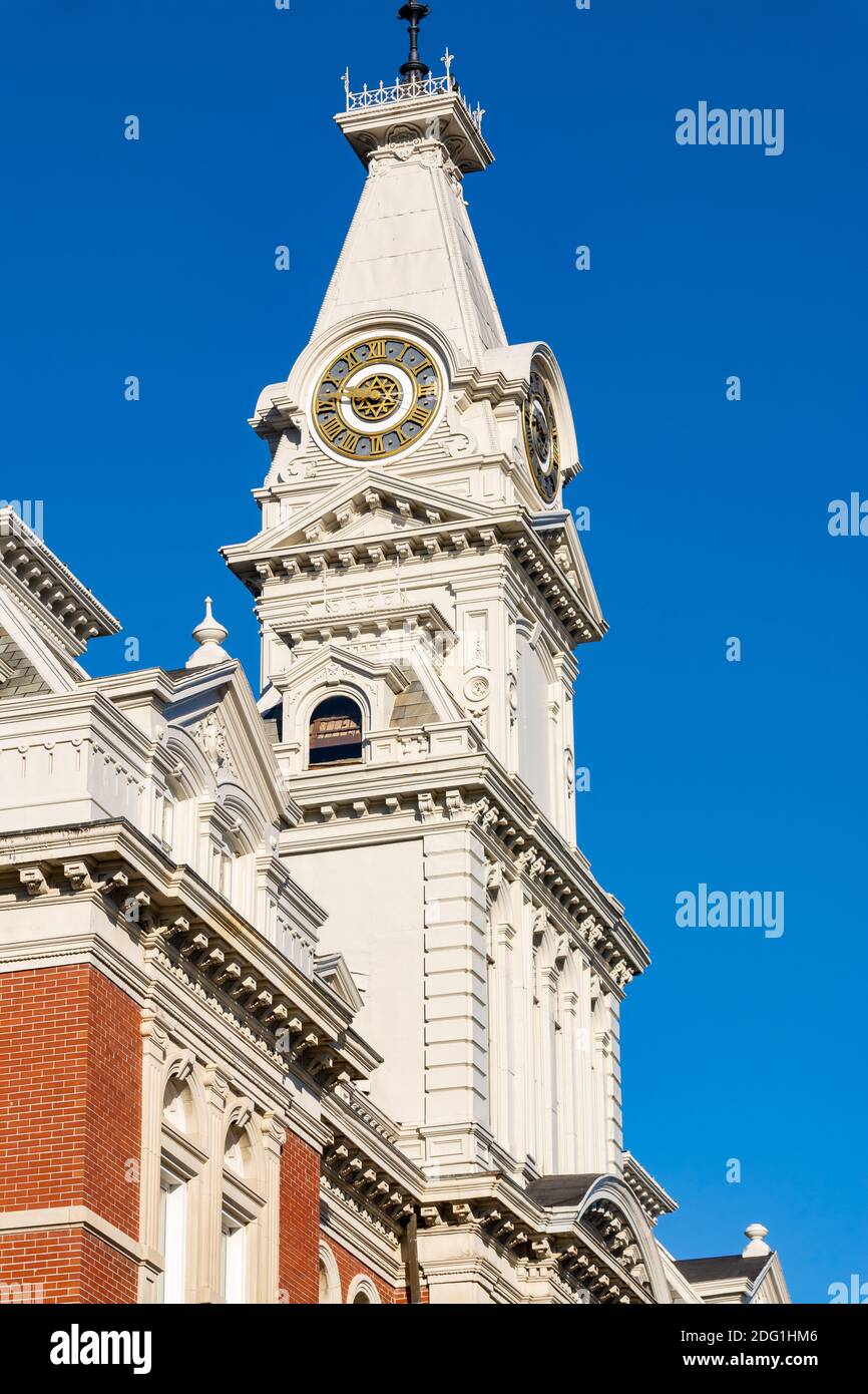 Exterior of the Henry County Courthouse in the morning light. Cambridge ...