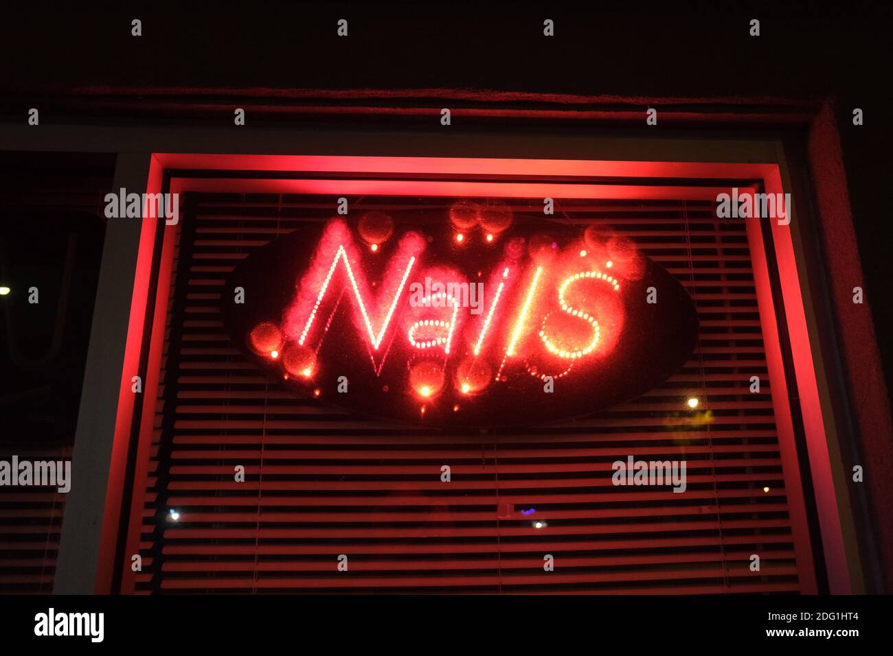 Neon Red Nail Salon Sign Stock Photo - Alamy
