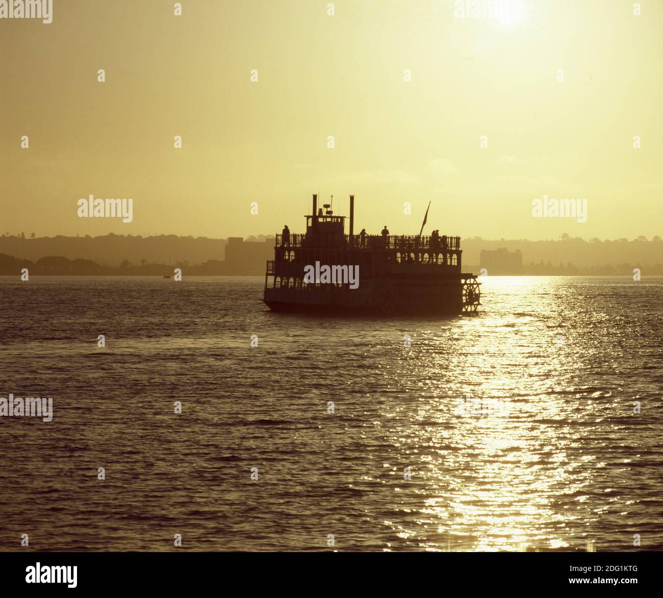 Ferry paddle boat hi-res stock photography and images - Alamy