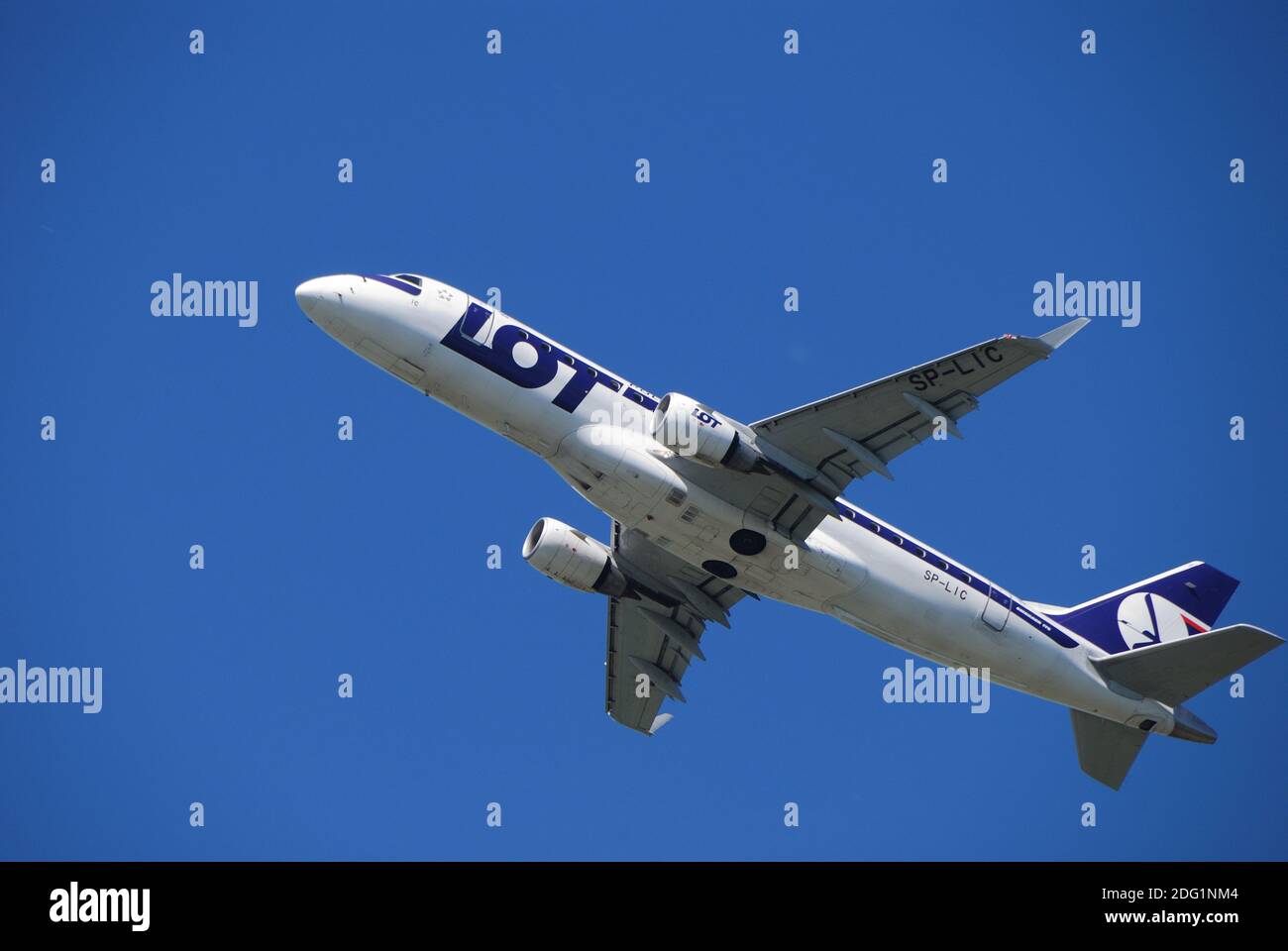 Blue plane blue sky Stock Photo - Alamy