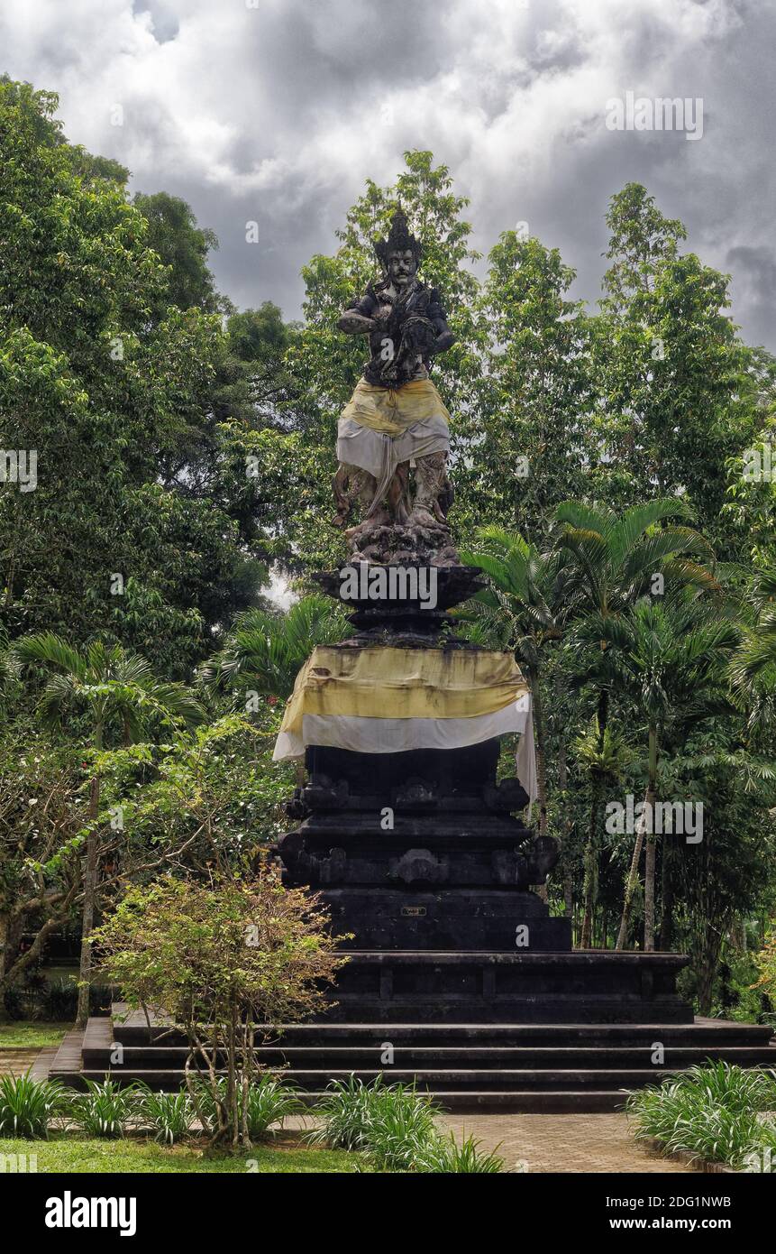 Statue at Pura Tirtha Empul, the holy Springwater temple, near Ubud ...