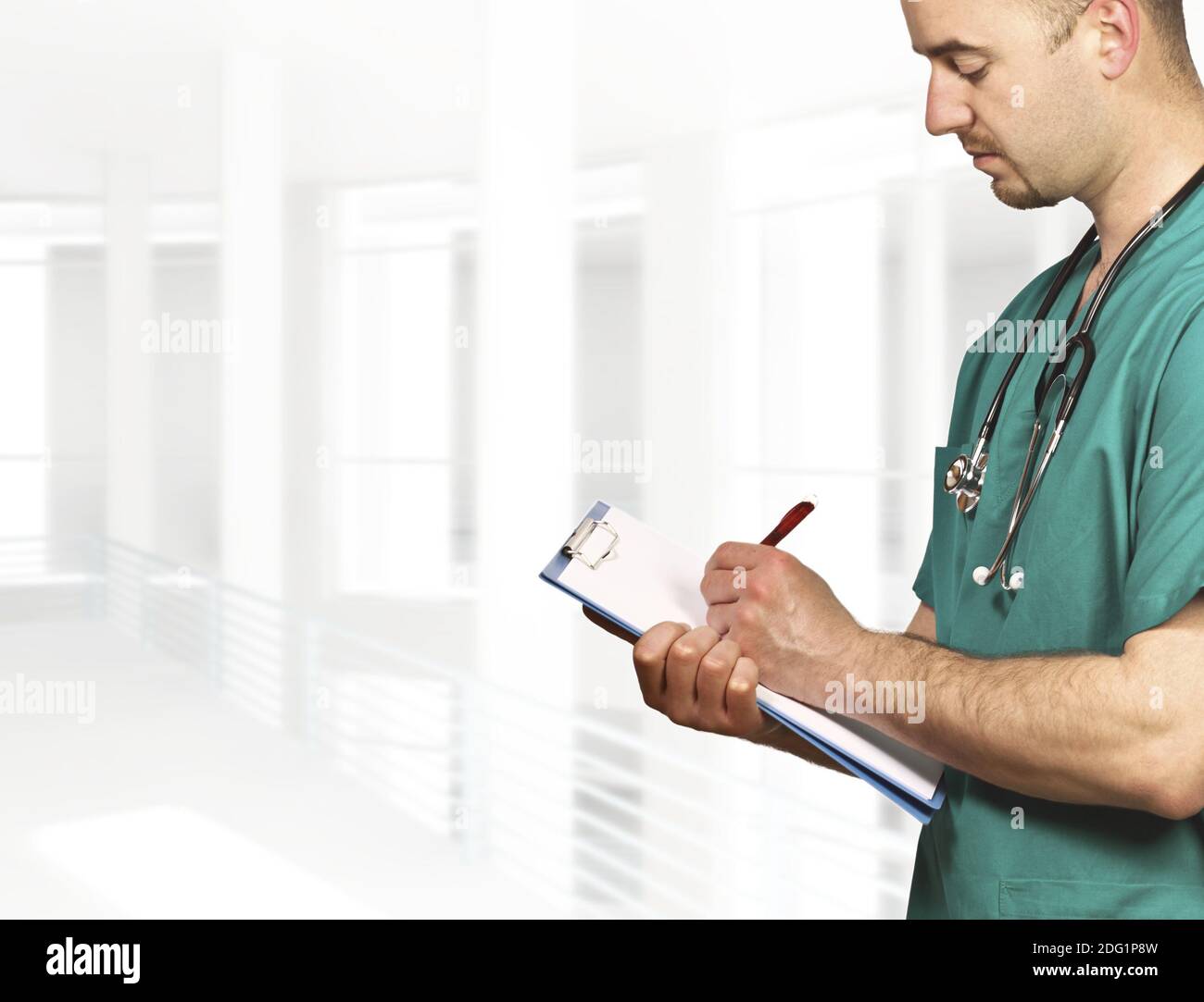 Doctor write note Stock Photo - Alamy