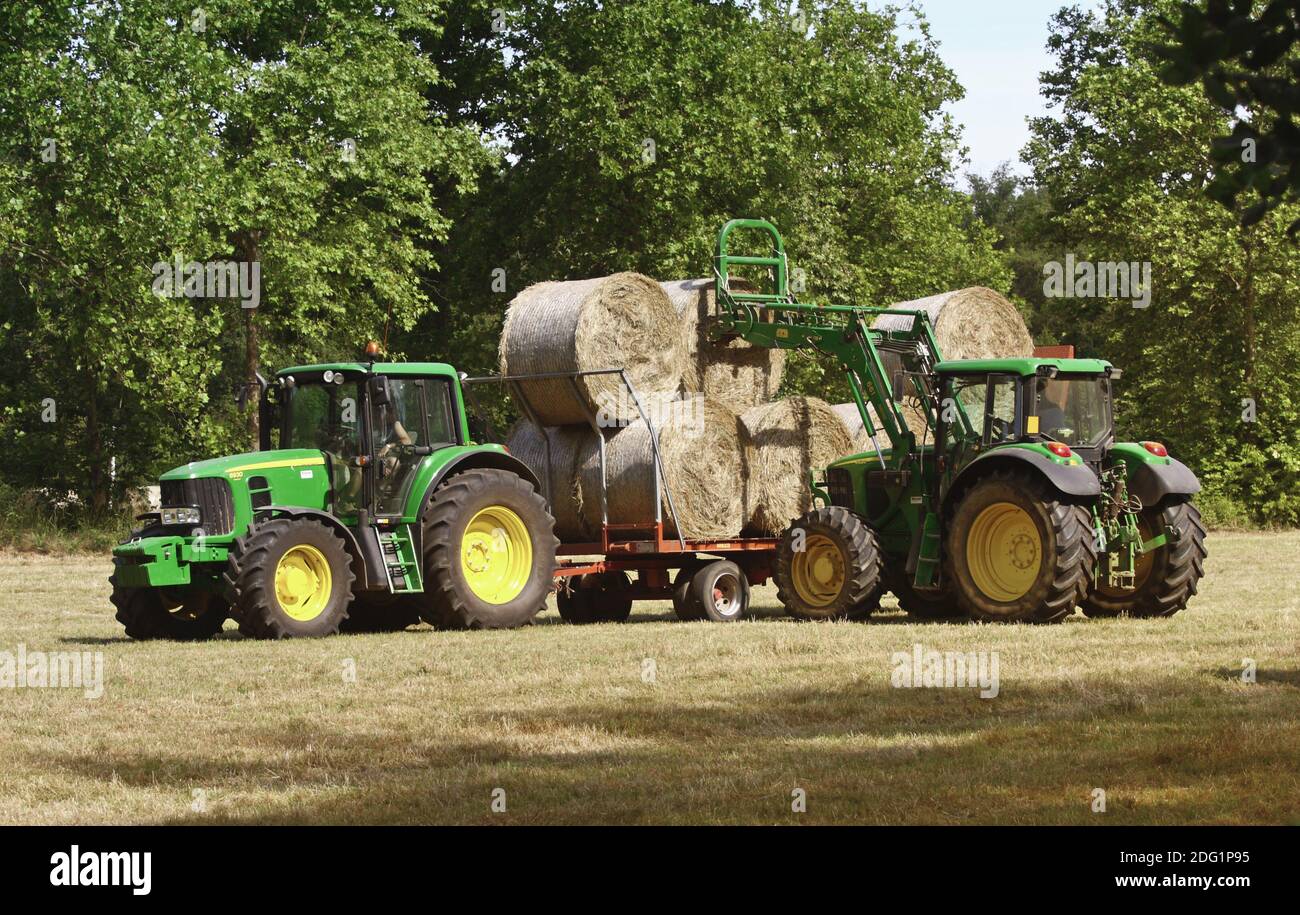 Green tractors hi-res stock photography and images - Alamy