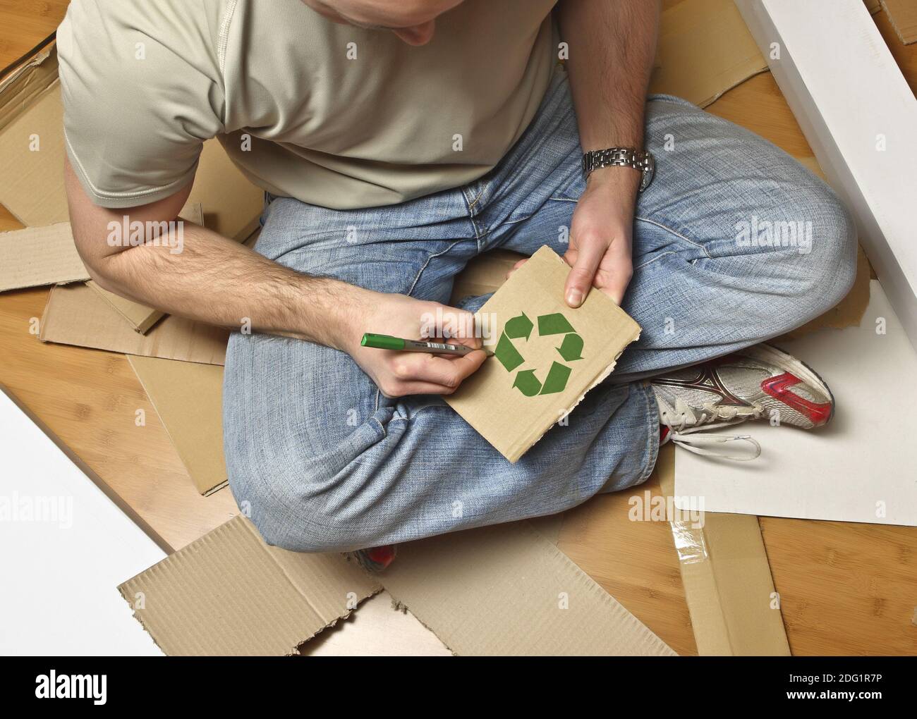 Garbage paper circle hi-res stock photography and images - Alamy