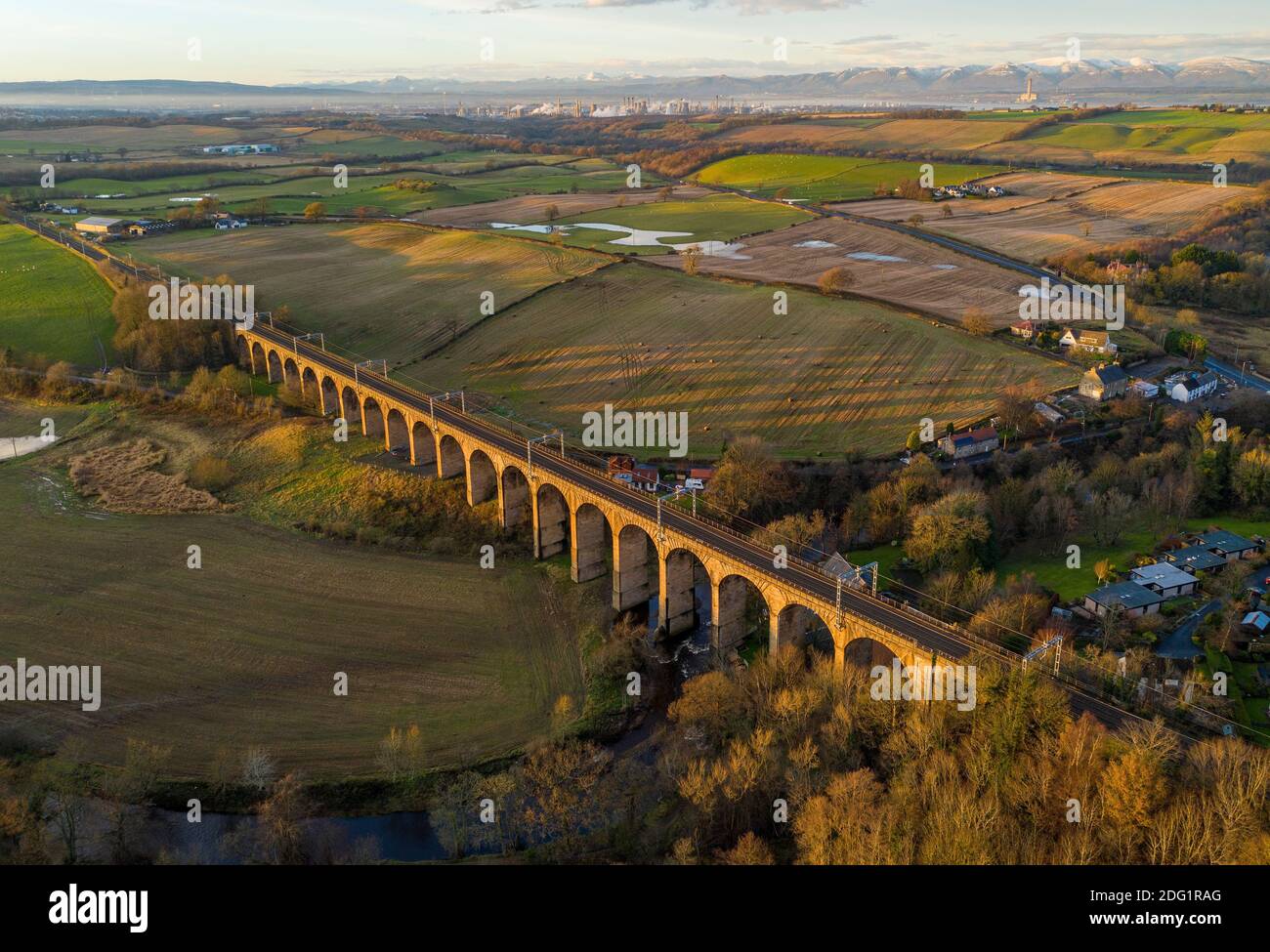 Linlithgow bridge hi-res stock photography and images - Alamy