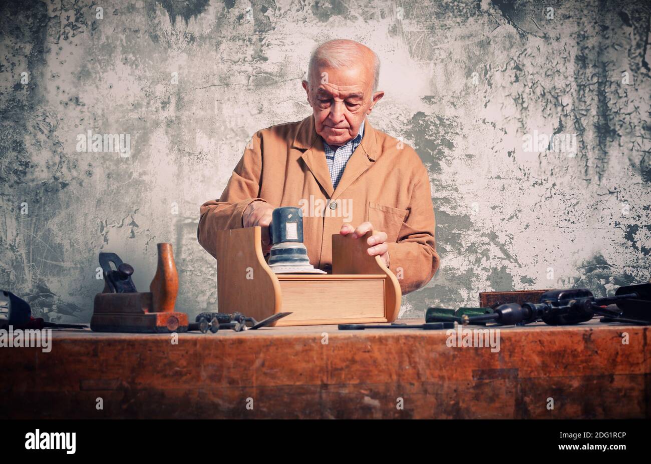 Portrait of old caucasian carpenter with grunge background Stock Photo ...