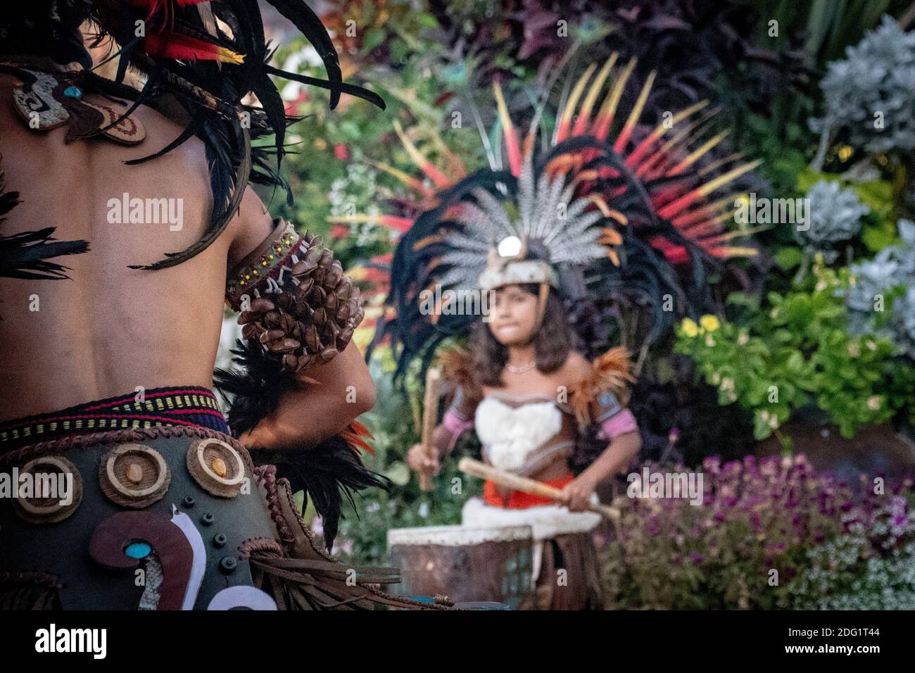 Traditional ritual of Mayan's warrior dance Stock Photo - Alamy