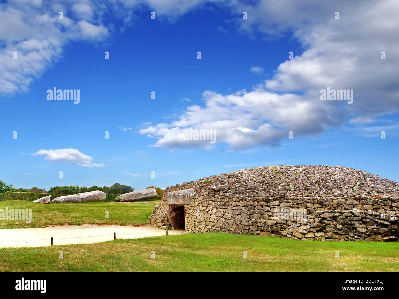 Locmariaquer megaliths hi-res stock photography and images - Alamy