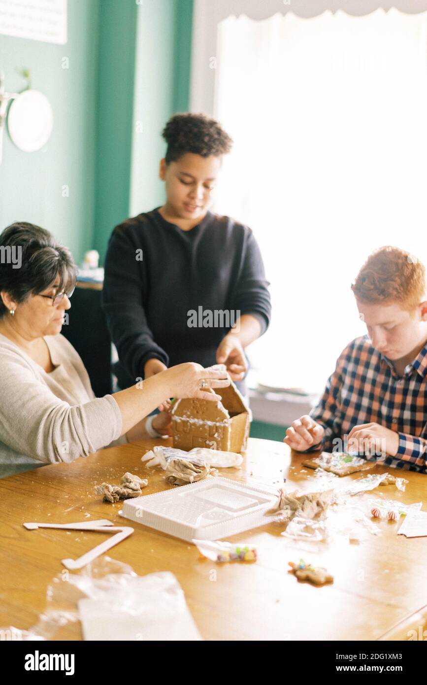 Children making gingerbread house hi-res stock photography and images ...