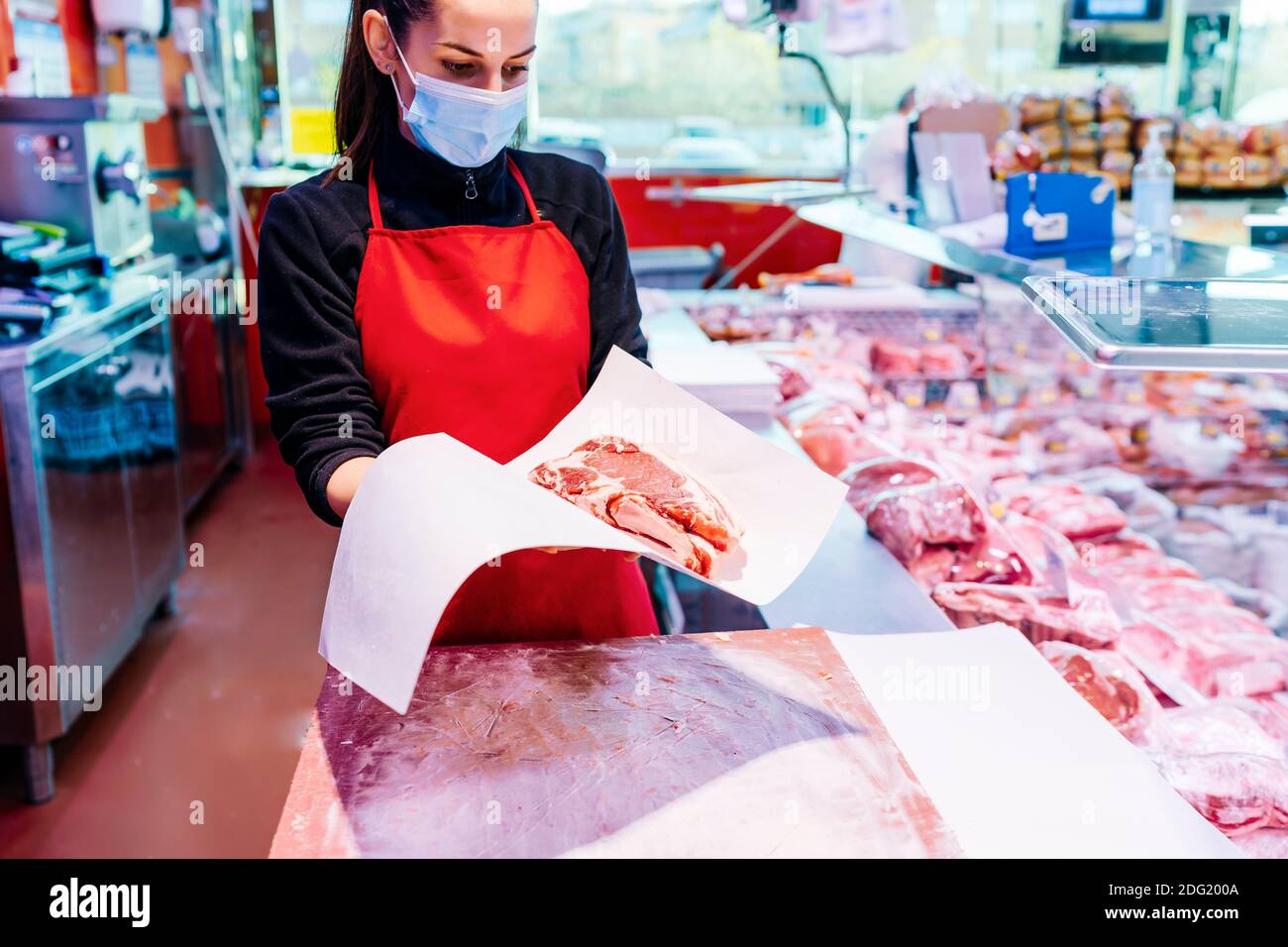 Women eating beef steaks meat hi-res stock photography and images - Alamy