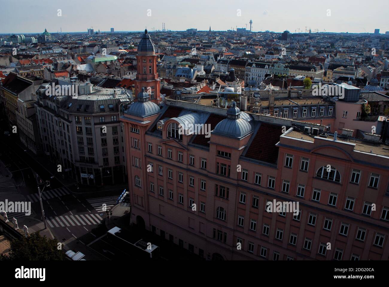 Houses in vienna hi-res stock photography and images - Alamy