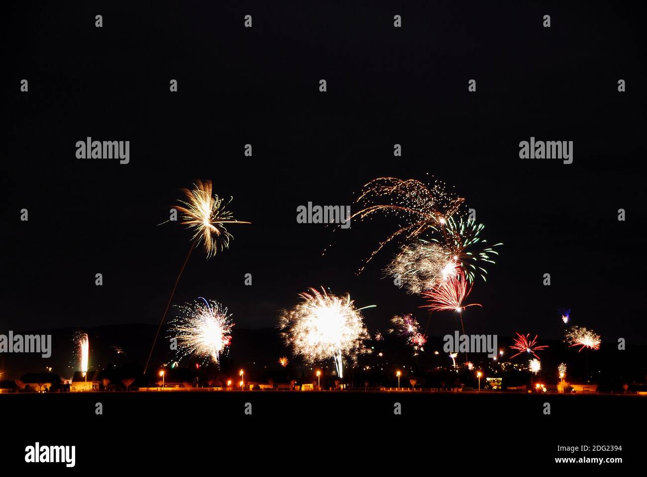 Big fireworks hi-res stock photography and images - Alamy