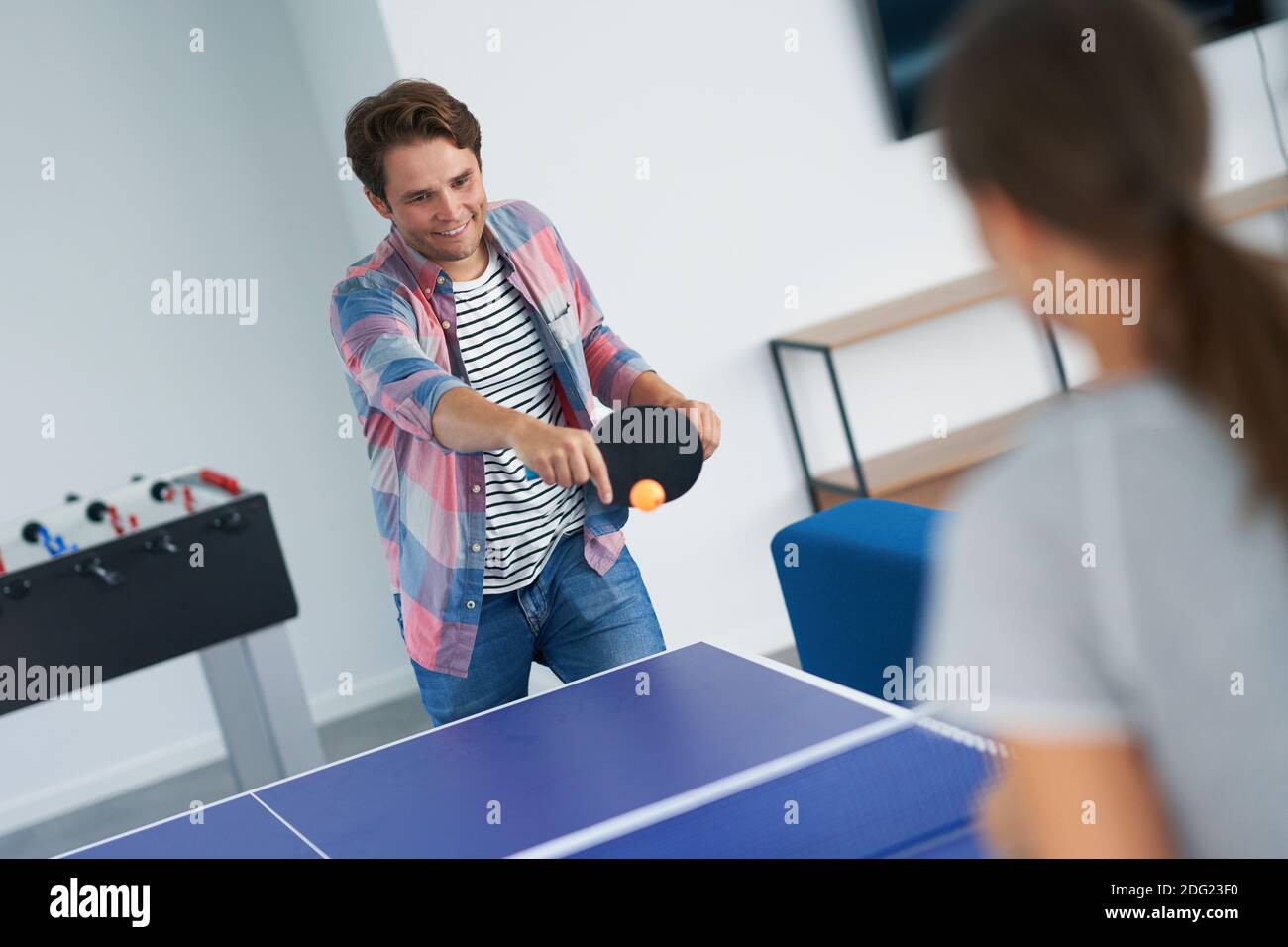 School table tennis hi-res stock photography and images - Alamy