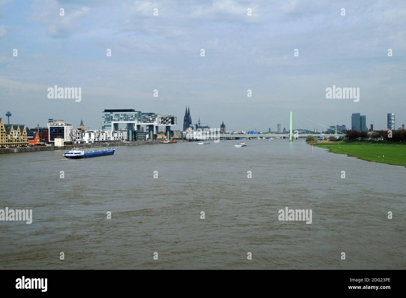 Flood in cologne hi-res stock photography and images - Alamy