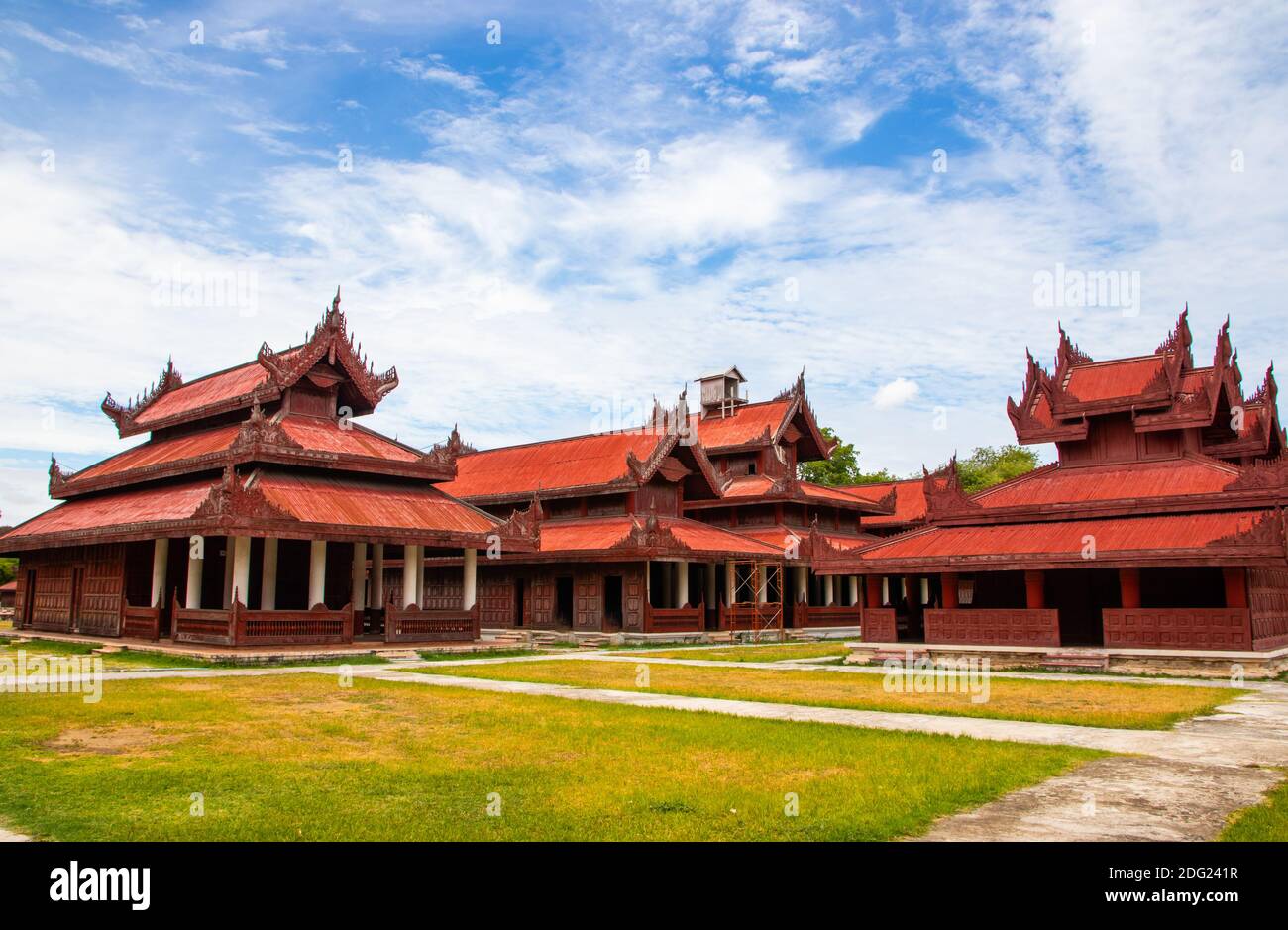 Myanmar burma mandalay palace king hi-res stock photography and images ...