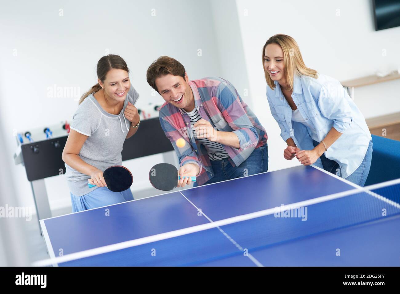 Group of students playing table tennis in the campus Stock Photo - Alamy