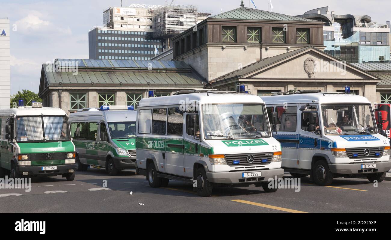 Police operation hi-res stock photography and images - Alamy