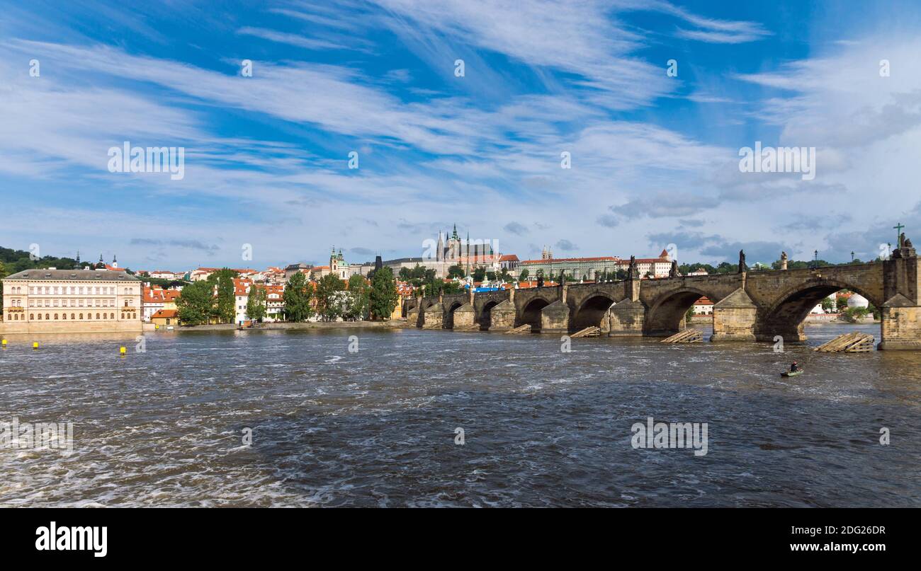 Charles bridge praha hi-res stock photography and images - Alamy