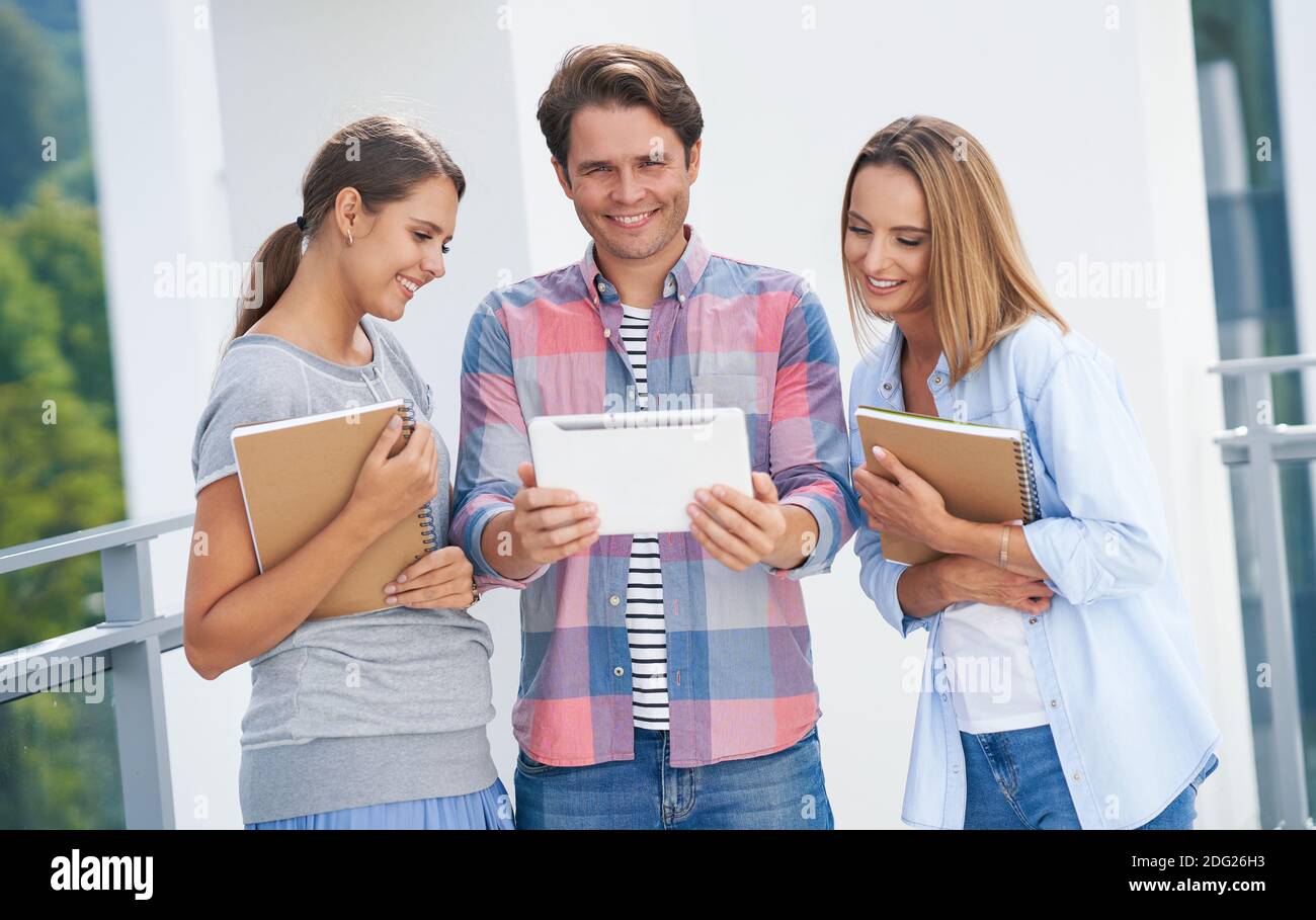 Group of students studying together in the campus Stock Photo - Alamy