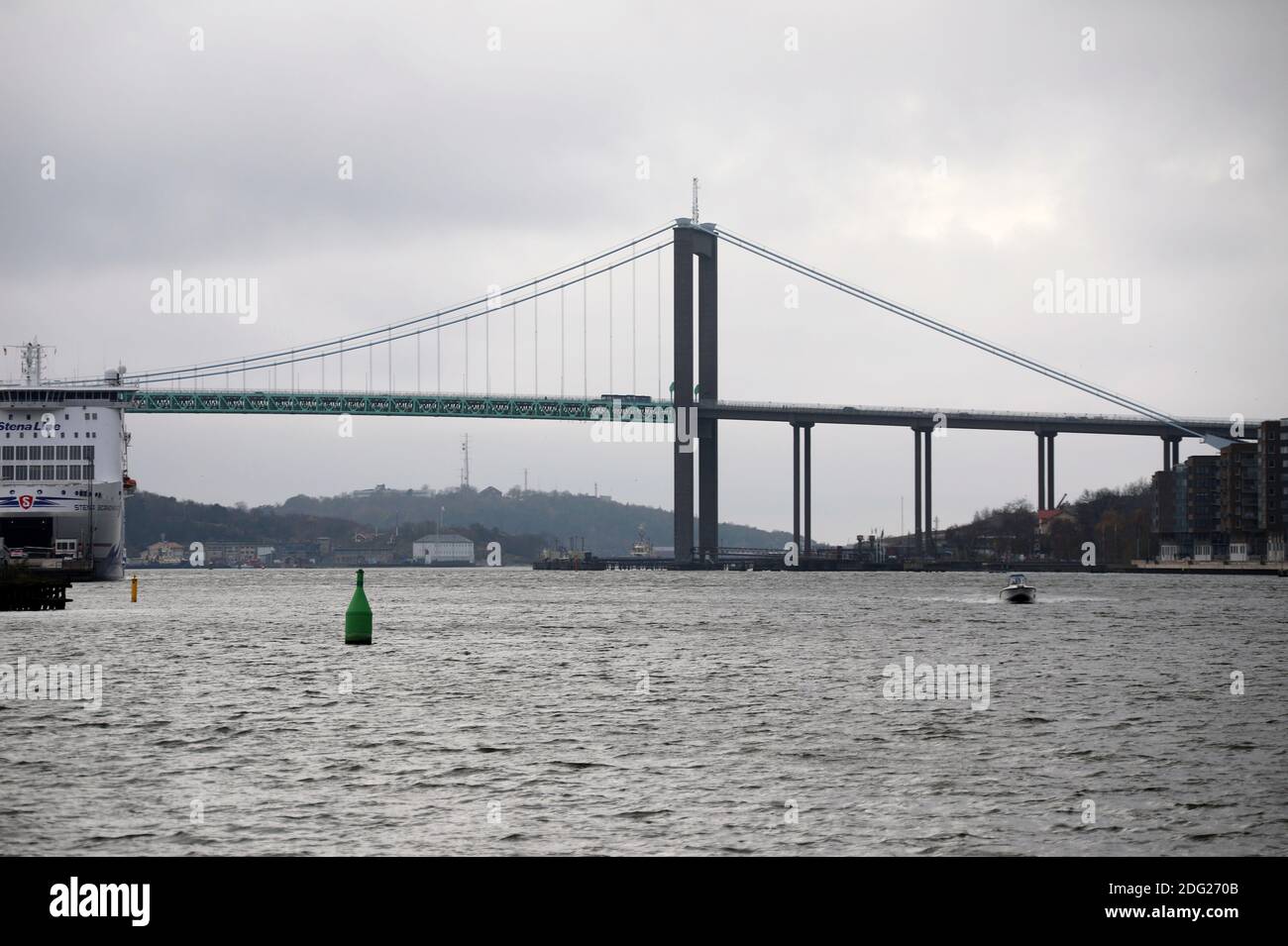 Alvsborg suspension bridge crossing the Gota River in Gothenburg Stock ...