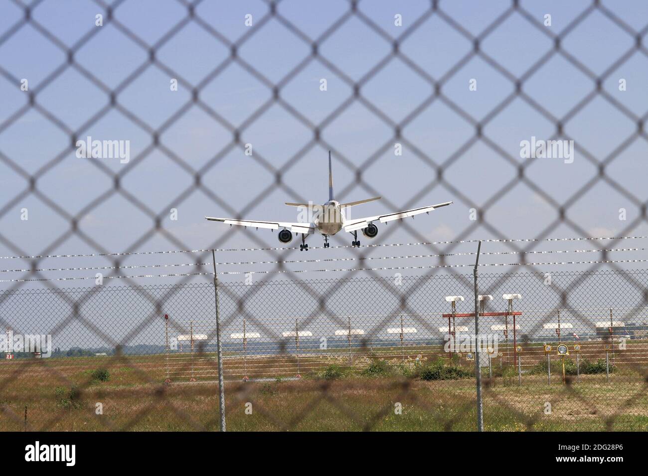 Approach signal hi-res stock photography and images - Alamy