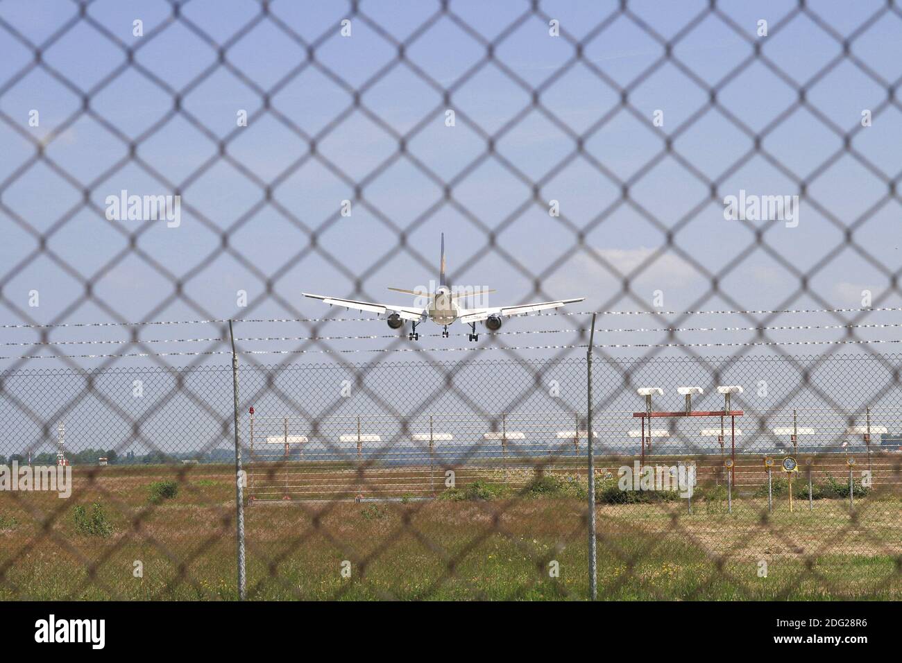 Approach signal hi-res stock photography and images - Alamy