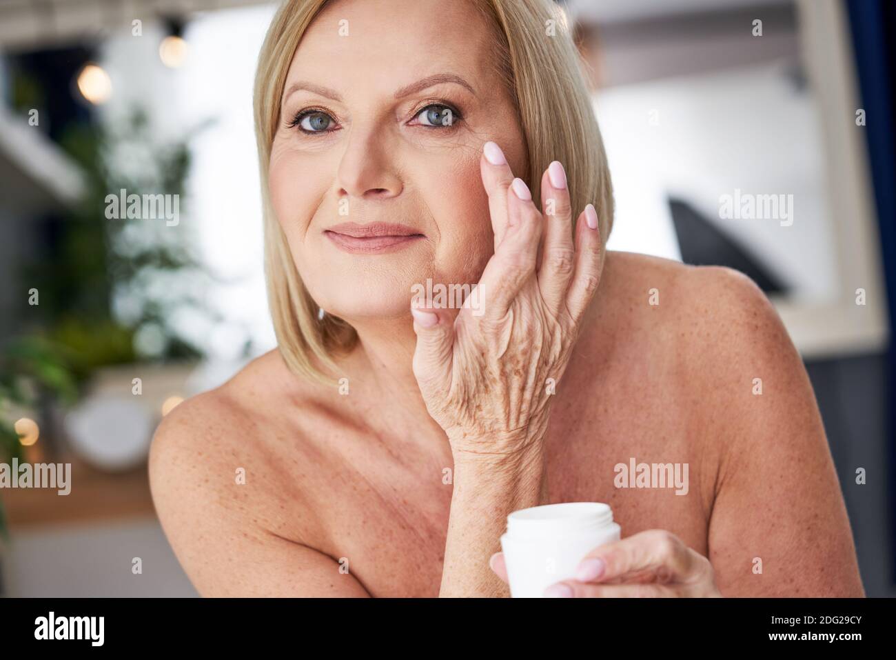 Anti wrinkle hi-res stock photography and images - Alamy