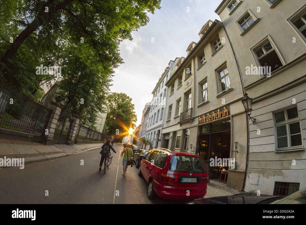 Right in the middle Stock Photo - Alamy