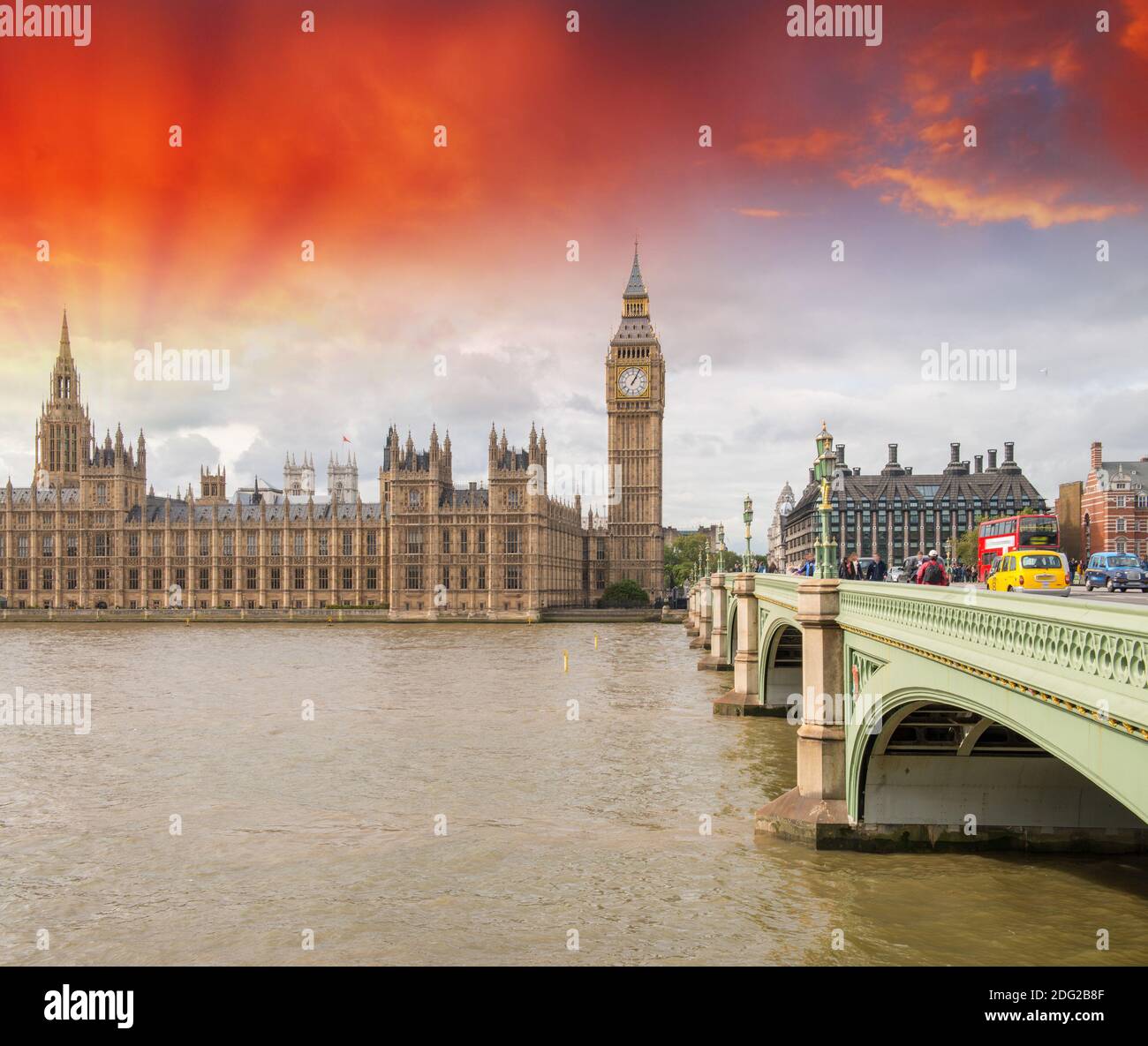 Old london bridge houses hi-res stock photography and images - Alamy