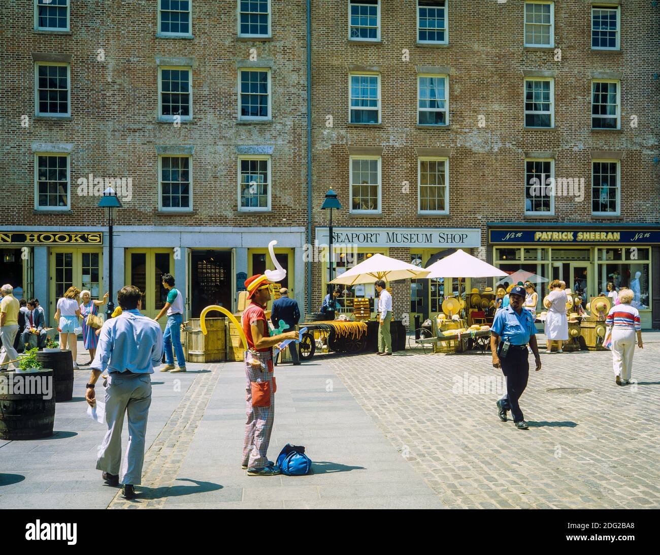 Street vendors manhattan new york hi-res stock photography and images ...