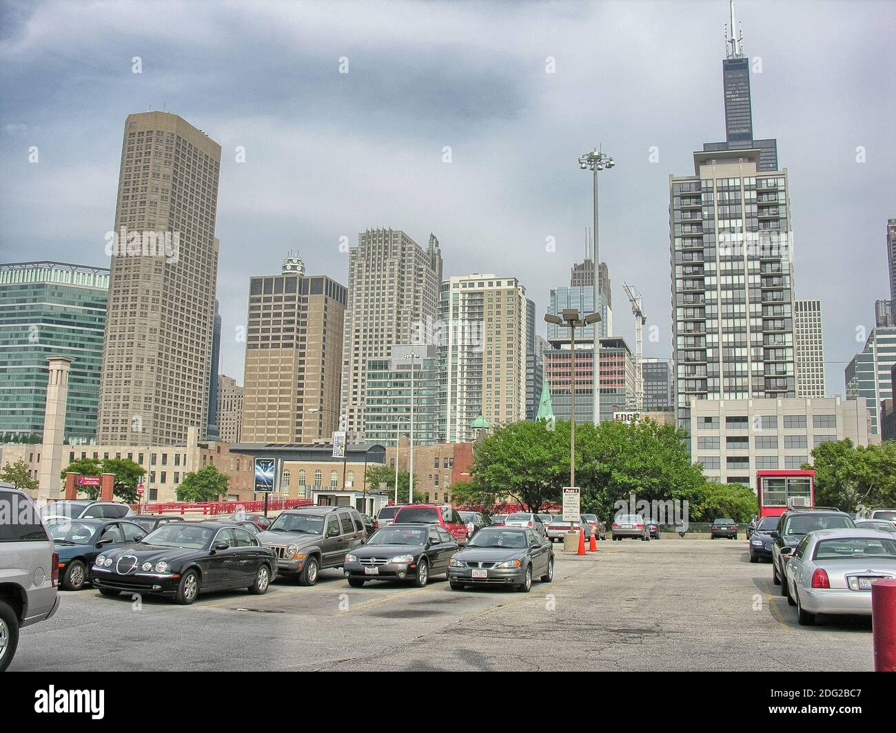 Chicago cityscape with cars hi-res stock photography and images - Alamy