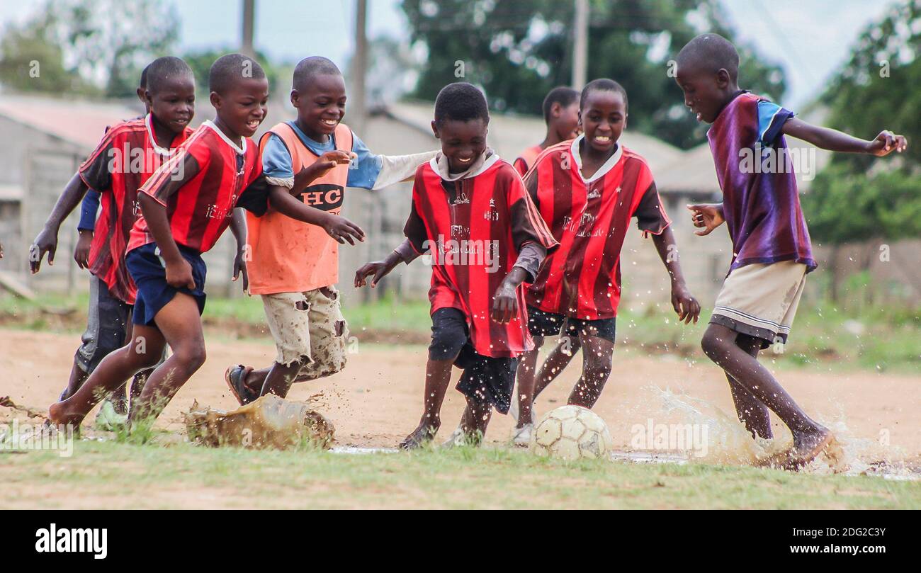 Harare road hi-res stock photography and images - Alamy