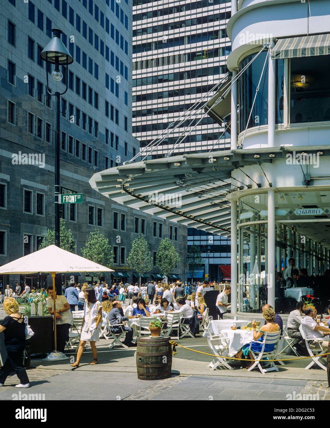 New York 1985, Giannis restaurant terrace, people, Fulton & Front ...
