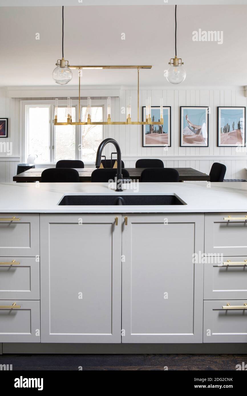 Modern open plan kitchen Stock Photo - Alamy