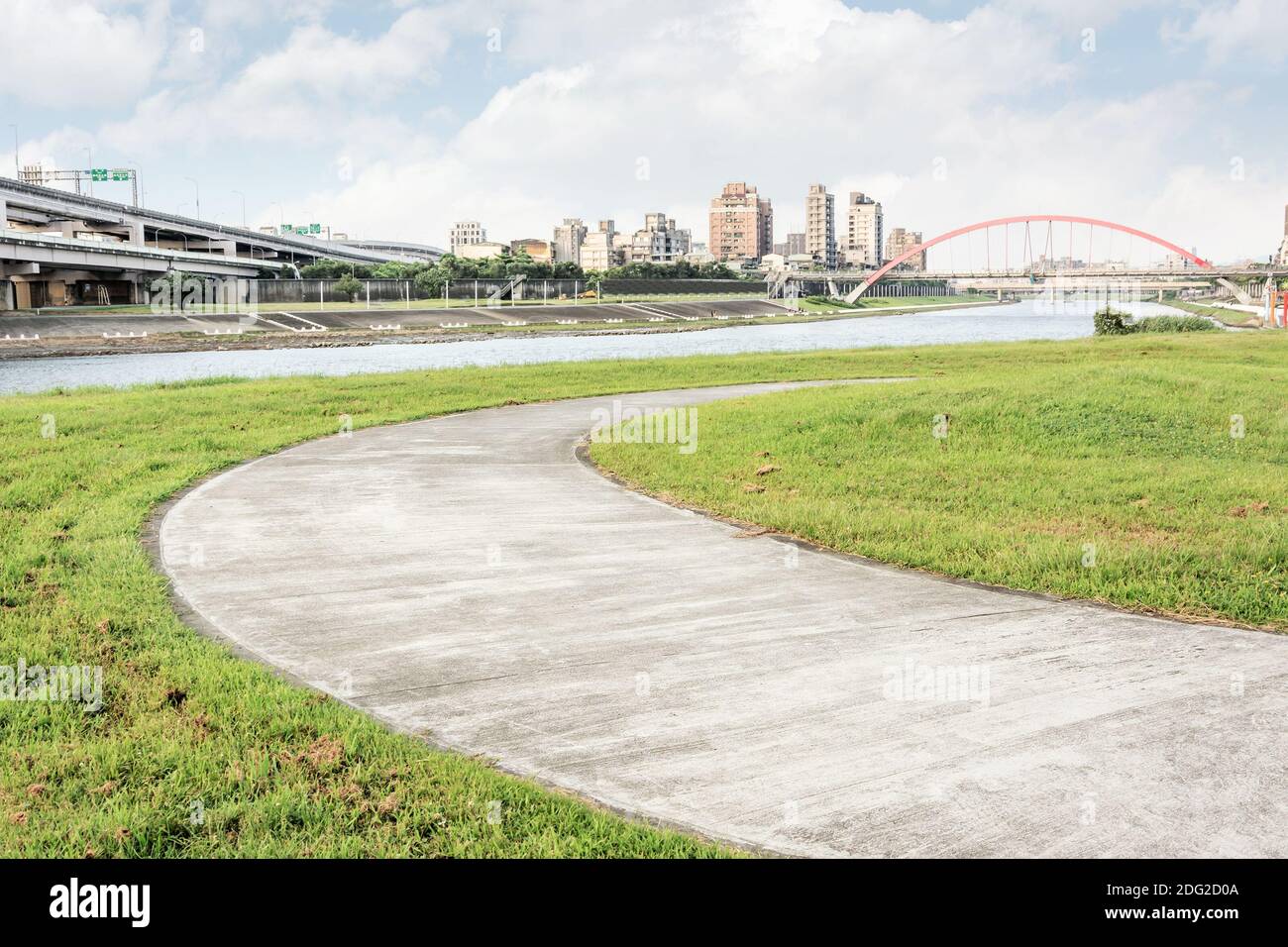Horizontal view curved path hi-res stock photography and images - Alamy