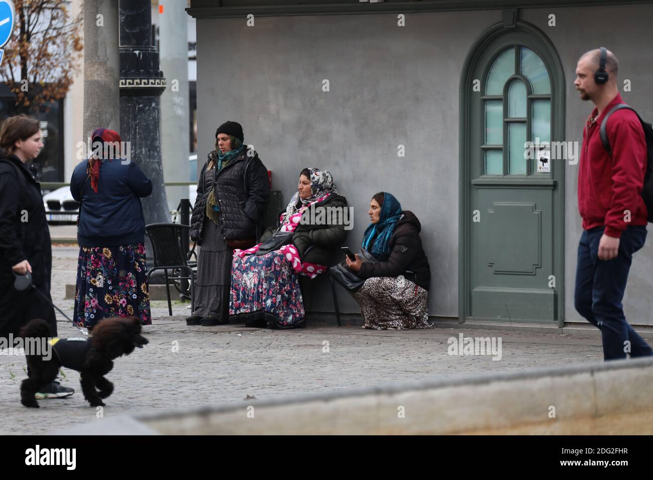 Roma women hi-res stock photography and images - Alamy