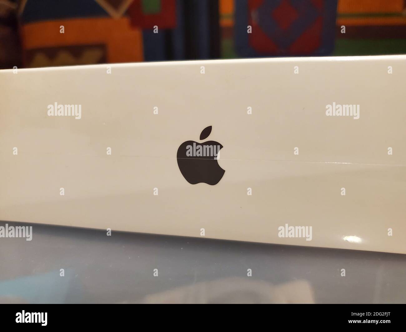 Apple company logo hi-res stock photography and images - Alamy