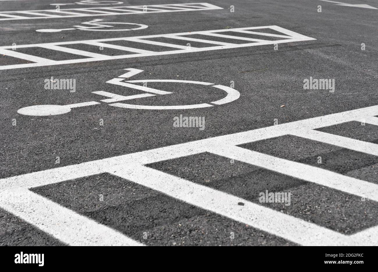 Wheel chair icon hi-res stock photography and images - Alamy