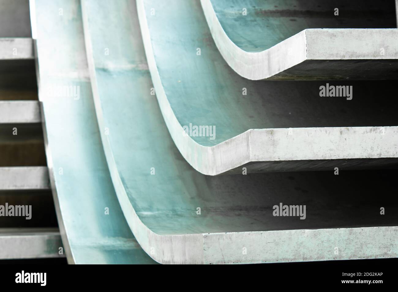Metal with curves hi-res stock photography and images - Alamy