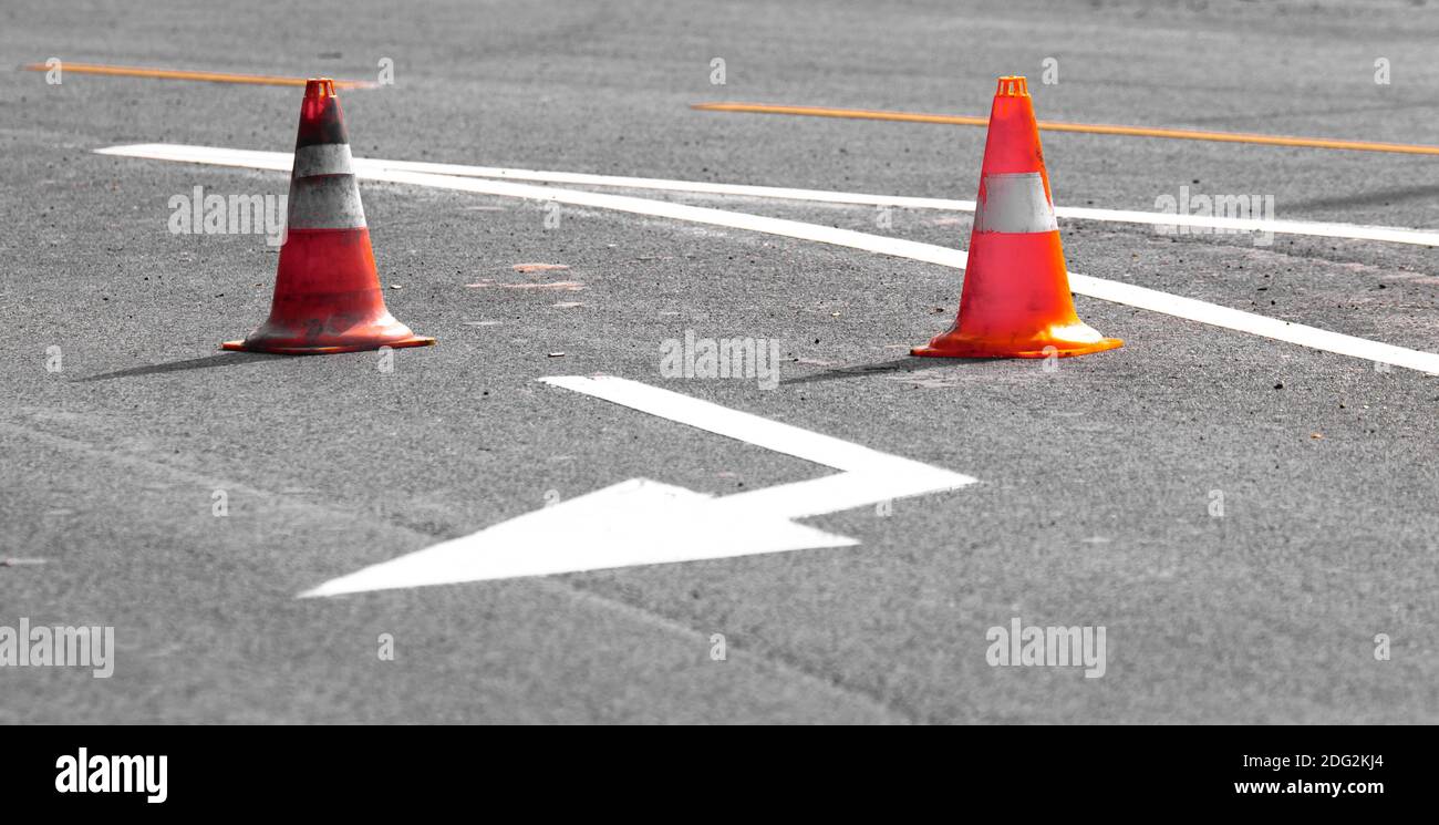 Arrow block hi-res stock photography and images - Alamy