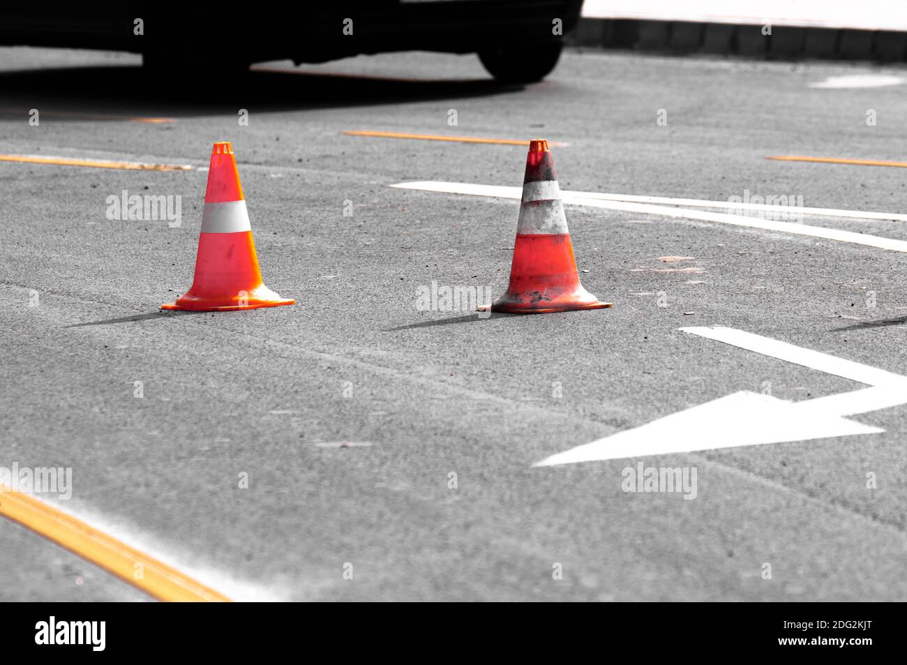 Arrow block hi-res stock photography and images - Alamy