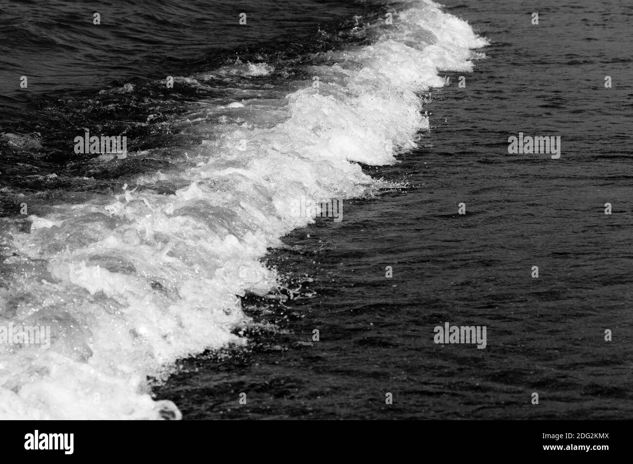 Black and white waves hi-res stock photography and images - Alamy