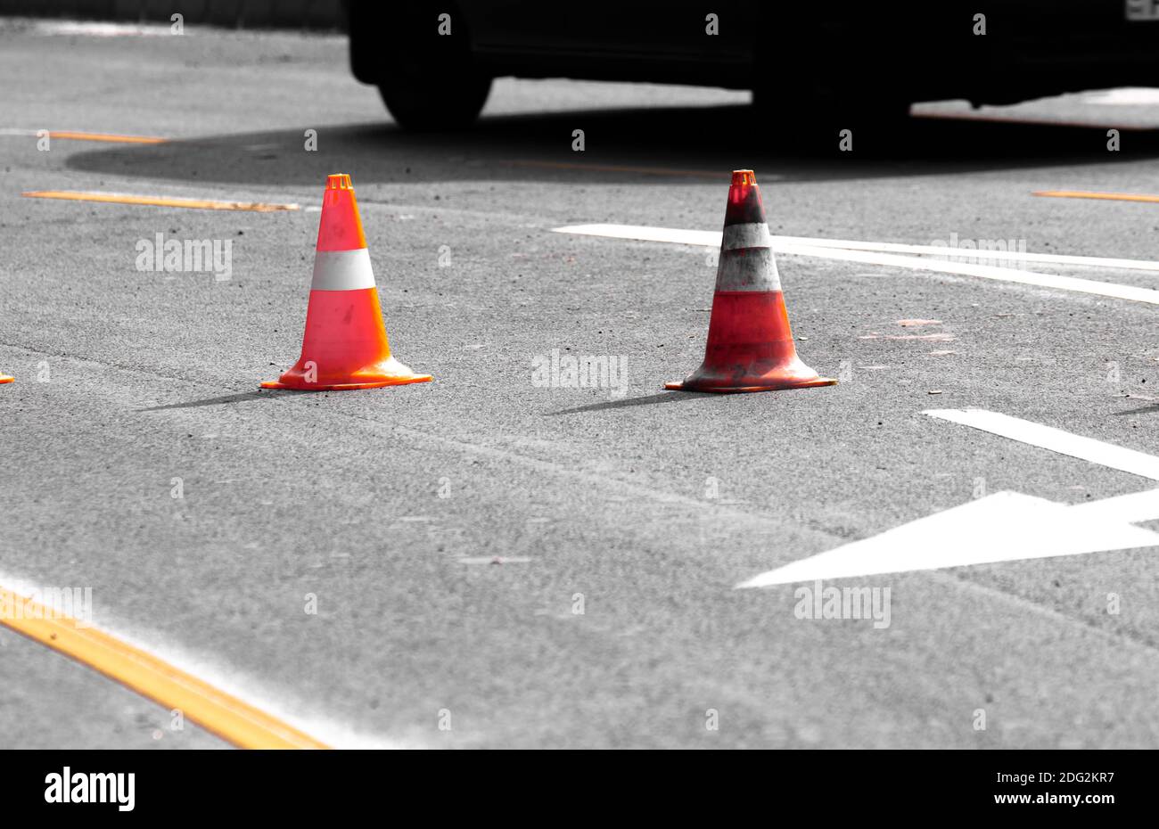 Arrow block hi-res stock photography and images - Alamy
