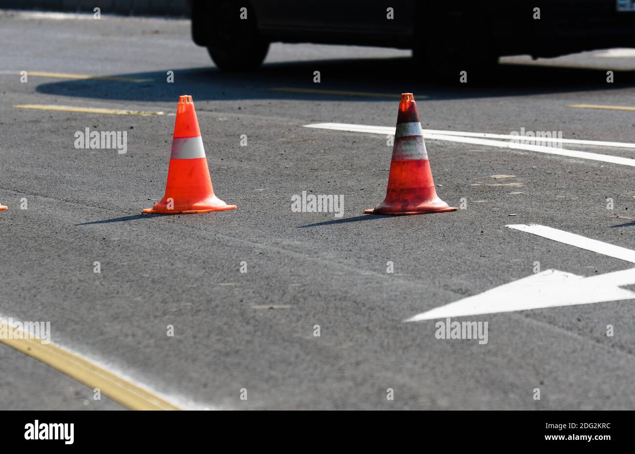 Arrow block hi-res stock photography and images - Alamy